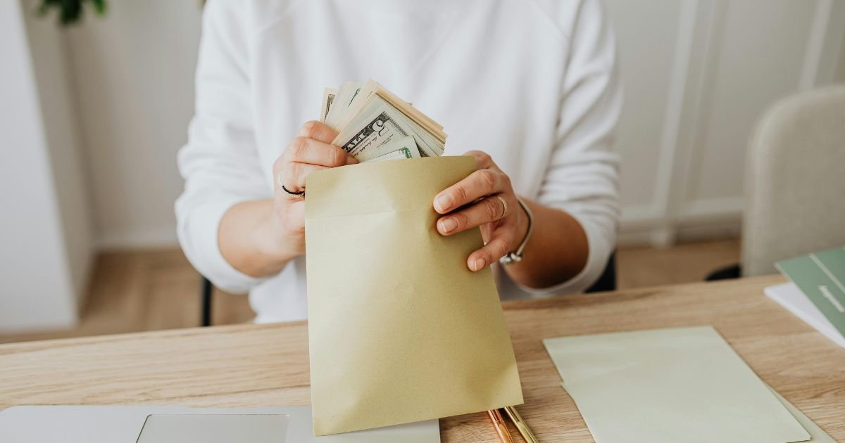 15 Effective Ways To Save Money As a Single Mom